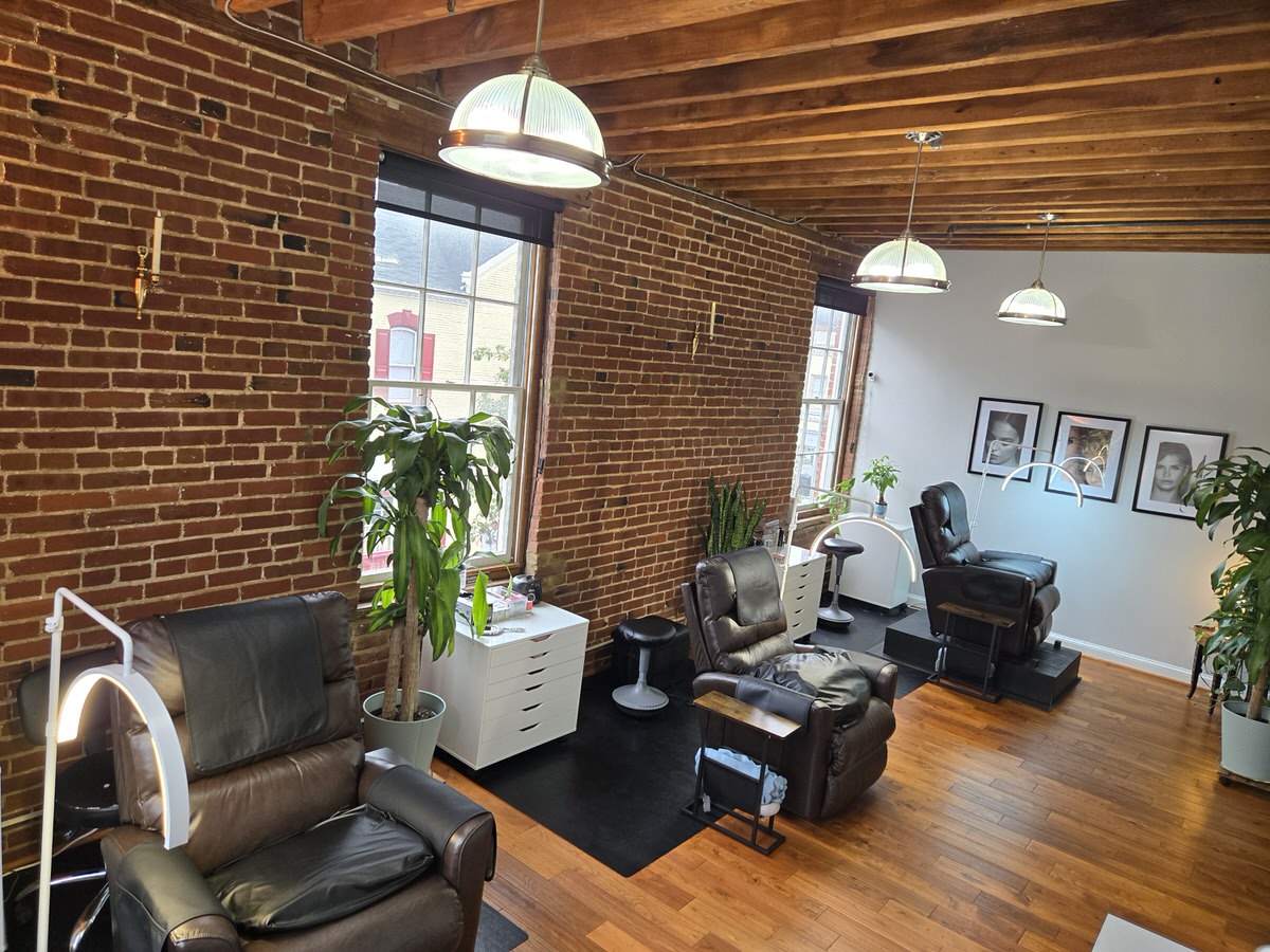 Eyelash Extensions vs. Clusters: What Clients Must Know | Wink Lash Art
